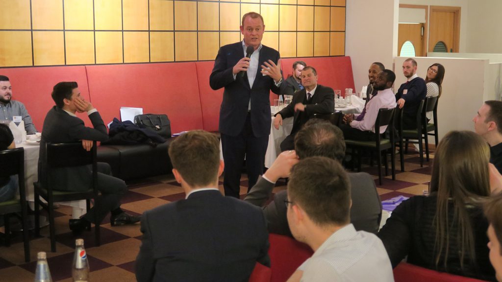 How to Pick the Best After-Dinner Speakers for Your Event